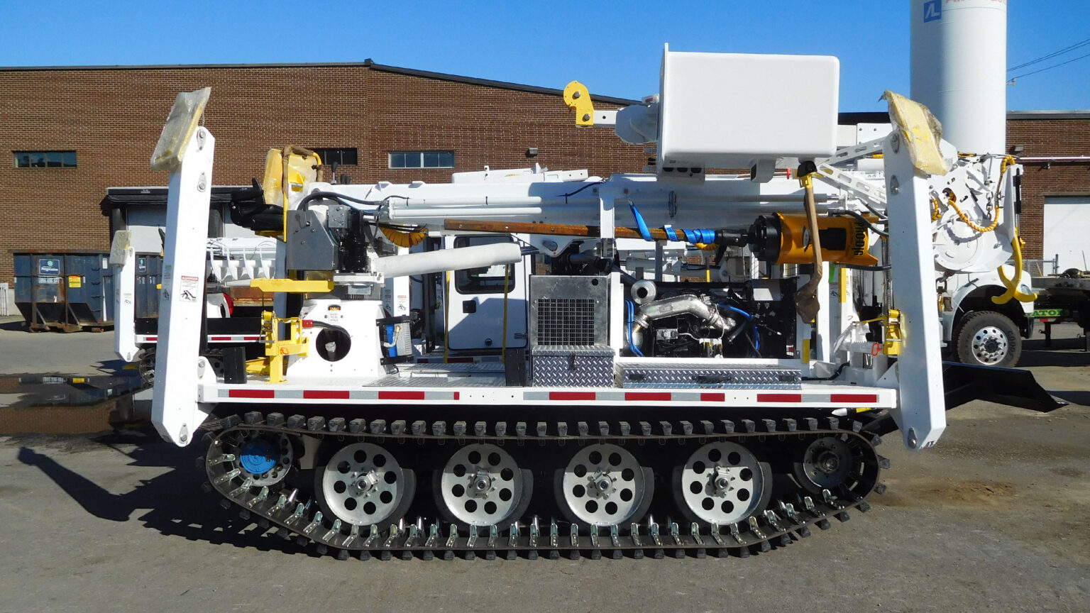 Track-Mounted Digger Derricks - Bucket Trucks and Towing Equipment ...
